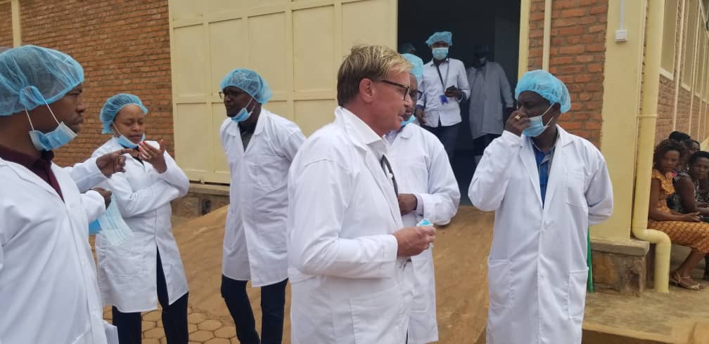 KAYONZA BANANA FARMERS BUOYED BY NEW MARKET FOR THEIR PRODUCE